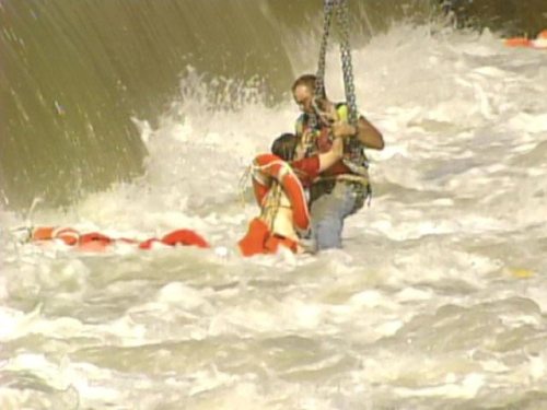 Hero construction worker saves drowning woman (10 Photos)