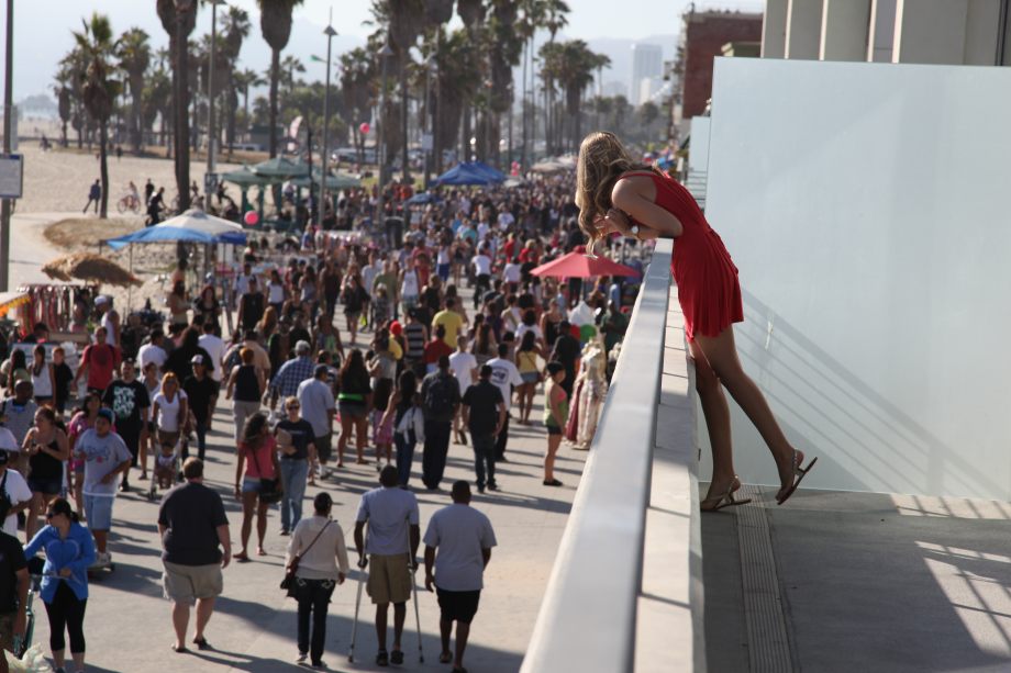 Doo, doo, doo, lookin’ out theCHIVE’s back door (43 HQ Photos)