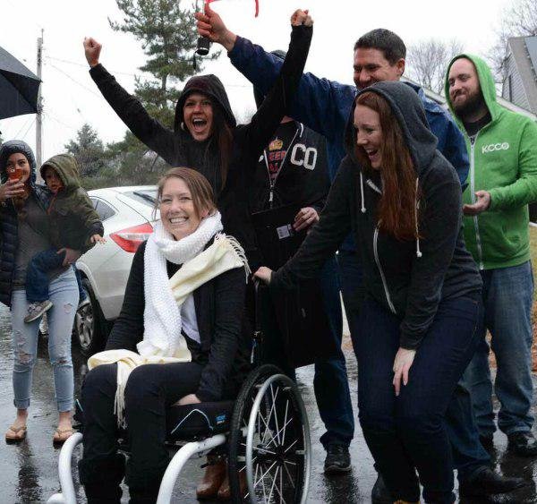 The Chivers surprise Melissa Smith with her new home! (23 Photos)