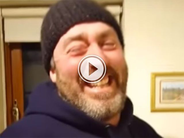Irishman keeps tripping over his words (Video)