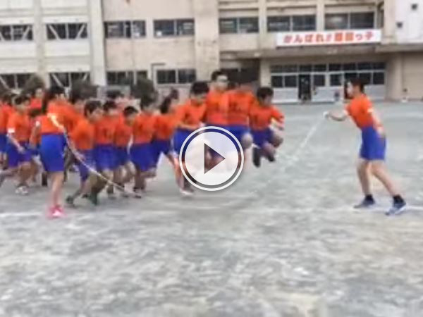 Japanese massive jump rope is amazing (Video)