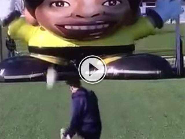 Lionel Messi takes on giant inflatable goalkeeper (Video)