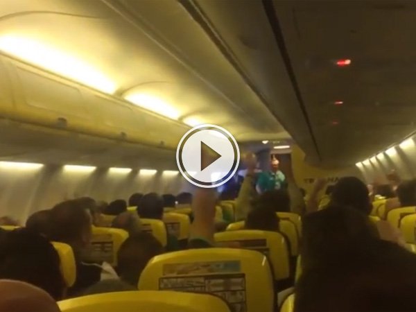 Pilot starts the party for fans on flight from Dublin to Lyon (Video)