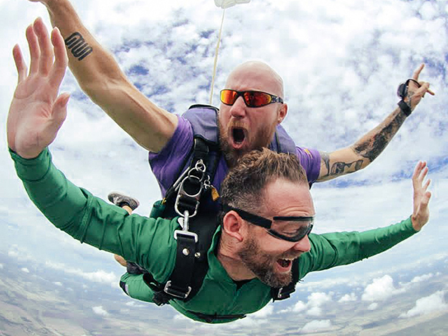 Thanks to you I got thrown out of a plane (23 Photos)