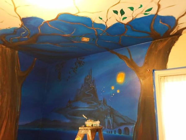 Mom paints incredible 'Tangled' themed mural for her daughter