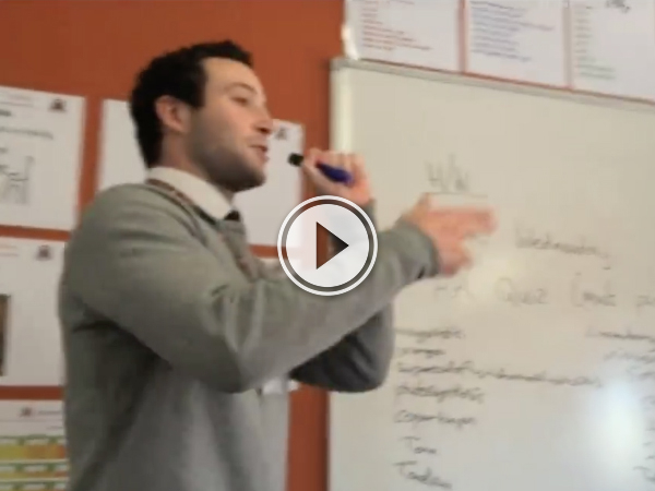 Teacher inspires class with impressive freestyle rap (Video)