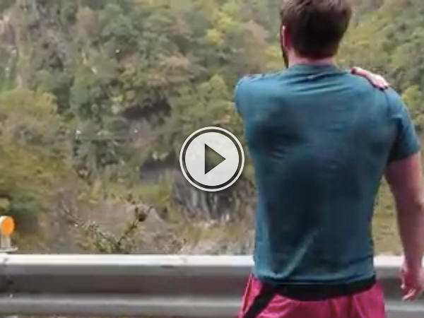 Dude achieves the longest frisbee throw ever, and it's amazing (Video)