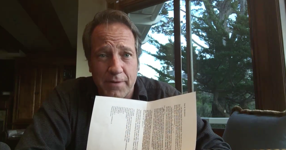 Cute Girl Scout shares her selling technique with Mike Rowe (11 Photos)