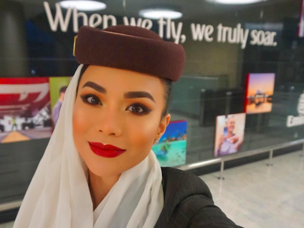 Fly the friendly skies with the most attractive stewardesses (12 Photos)