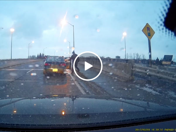 Driver apologizes to a pedestrian, after almost hitting him (Video)