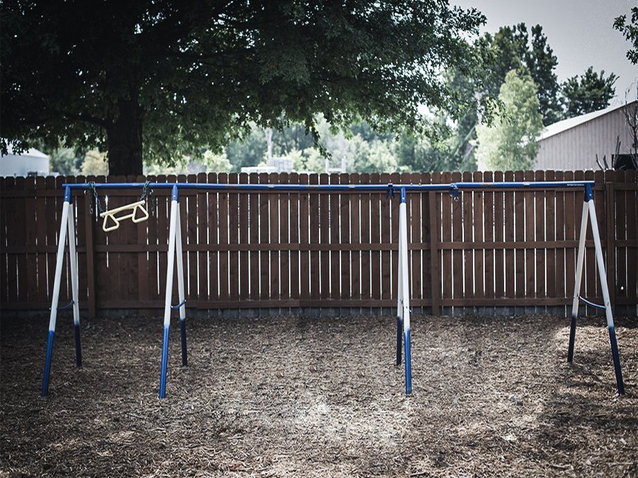 How America’s loneliest swing set inspired the nation (25 Photos)