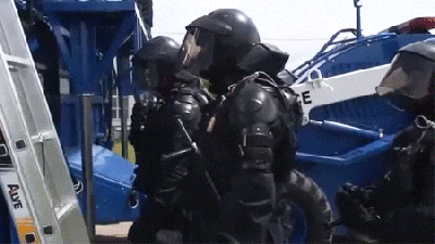 Moving Animated Police Gifs Chinese Netizens Moved By SWAT Police