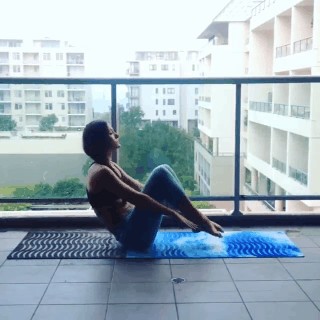 Fit girls showing how to train (13 Gifs)
