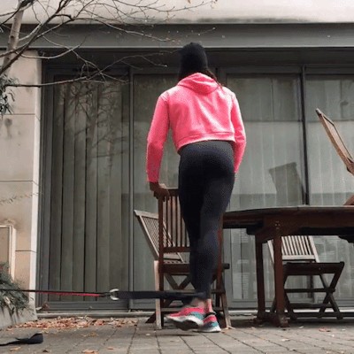 Fit girls showing how to train (13 Gifs)