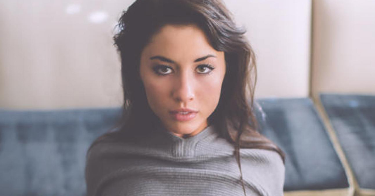 It’s a good ol’ fashion bra burning (50 Photos)