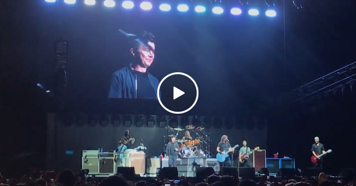 Rock legends get on stage and jam out to a classic