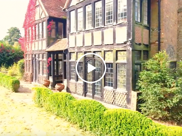 Explorers tour the mysteriously abandoned mansion of Pink Floyd (Video)