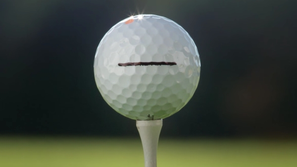 How do pros mark their golf balls?
