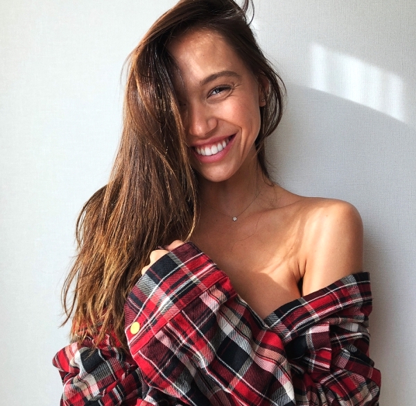 Sexy girls with amazing smiles : theCHIVE