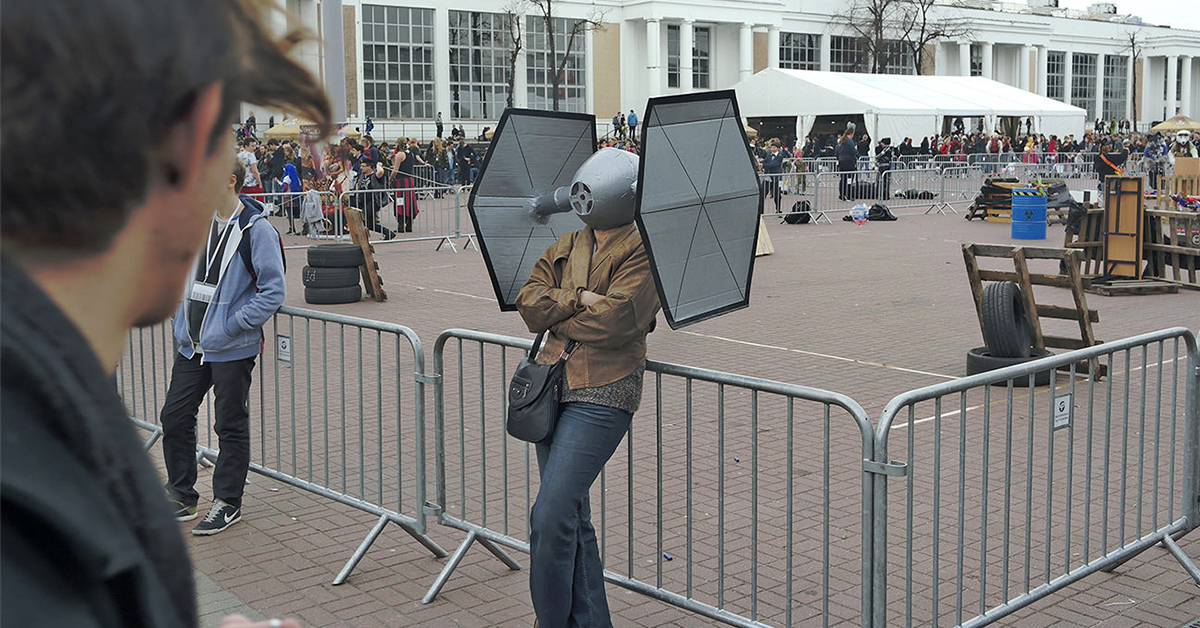 NFL player proposes to girlfriend before game