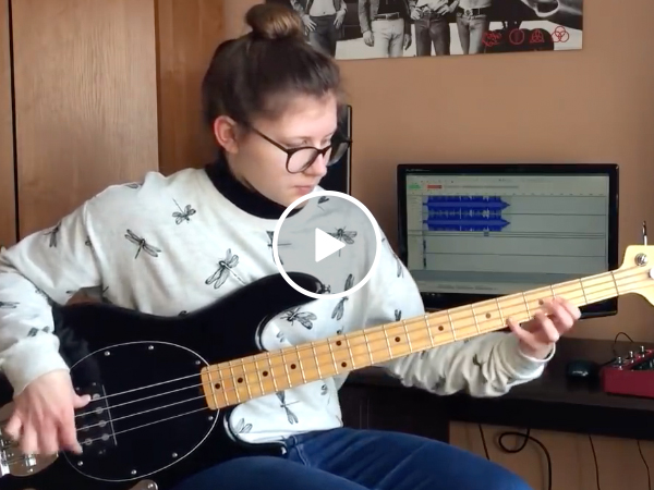 This girl was born with the super power of Funk (Video)