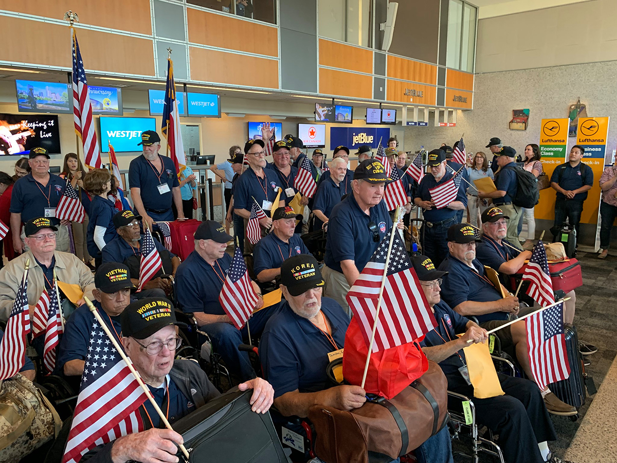 Honoring The Greatest Generation (10 Photos)