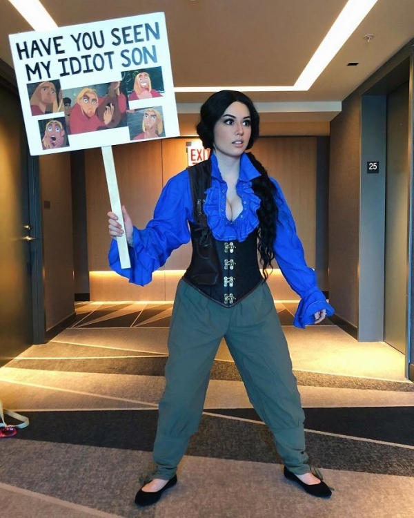 Instagram cosplayer @beebinch dresses as unusual characters