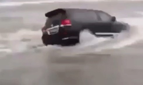 Funny gallery of Car Wash FAILs (GIFs)