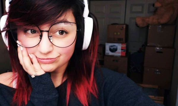 Weird guy offers Twitch streamer Jambo money to fart on his jacket ...