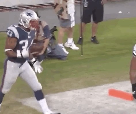 Perfectly Timed Pictures And GIFs Are Satisfying As Hell