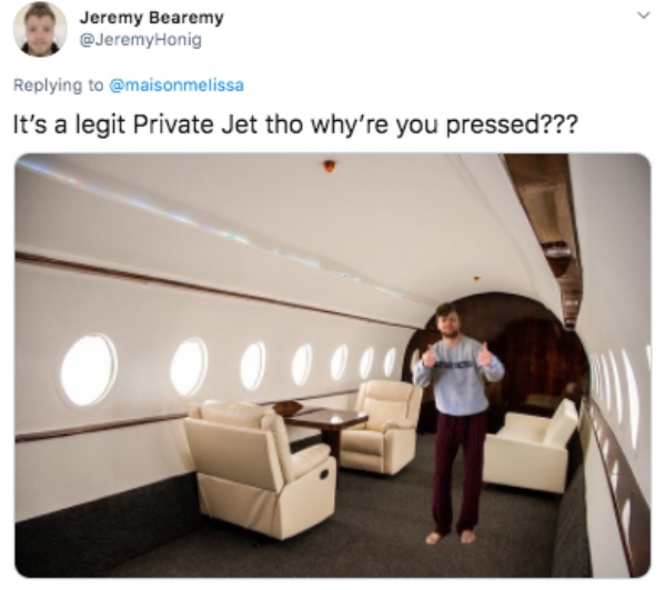 Influencer girls caught red-handed using fake private jet (18 Photos)