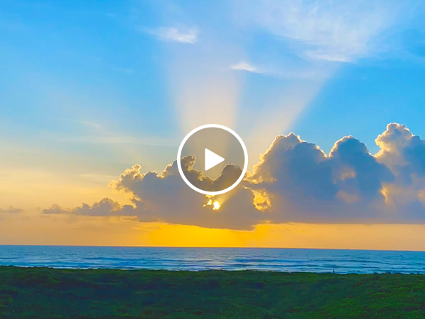 Beautiful time-lapse sunrise is oddly mesmerizing