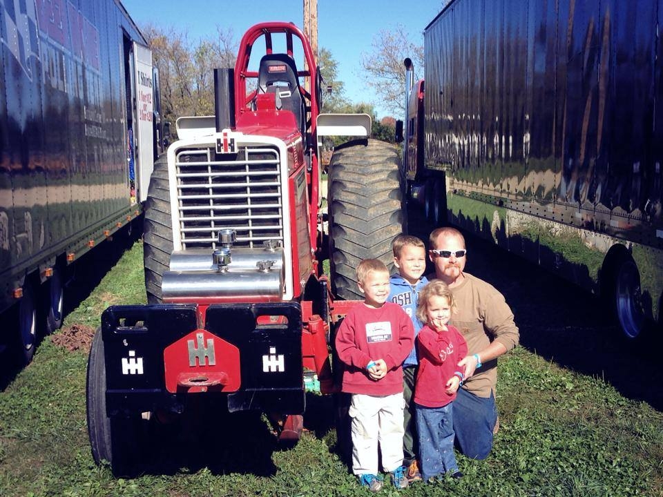 Redneck Off-Road Rally Photos Best Mud Tractor Pull Pictures Wallpaper