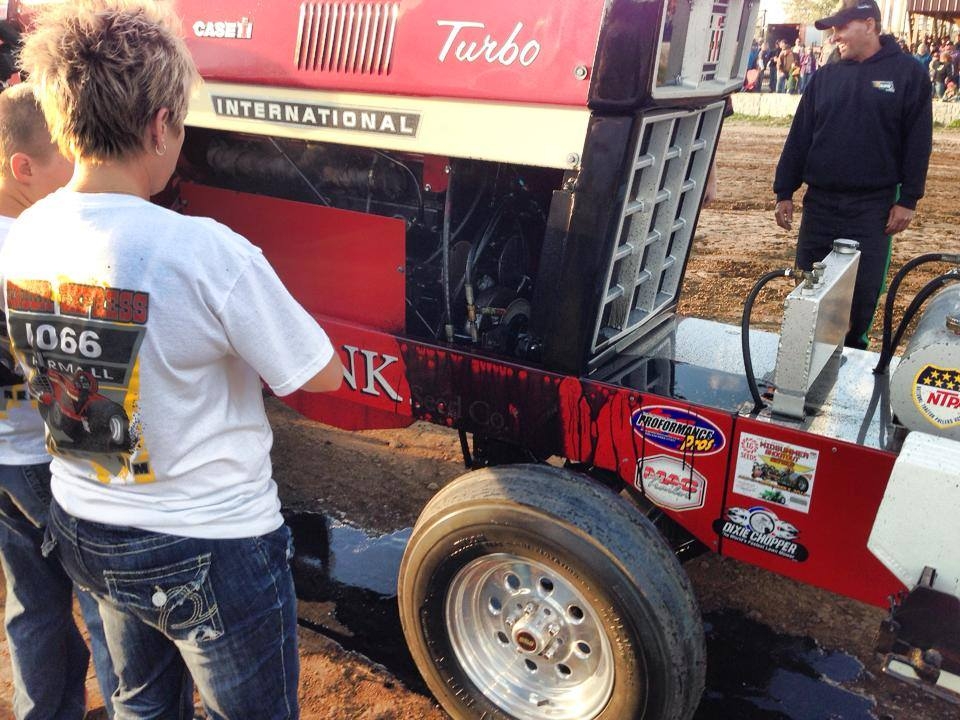 Redneck Off-Road Rally Photos Best Mud Tractor Pull Pictures Wallpaper