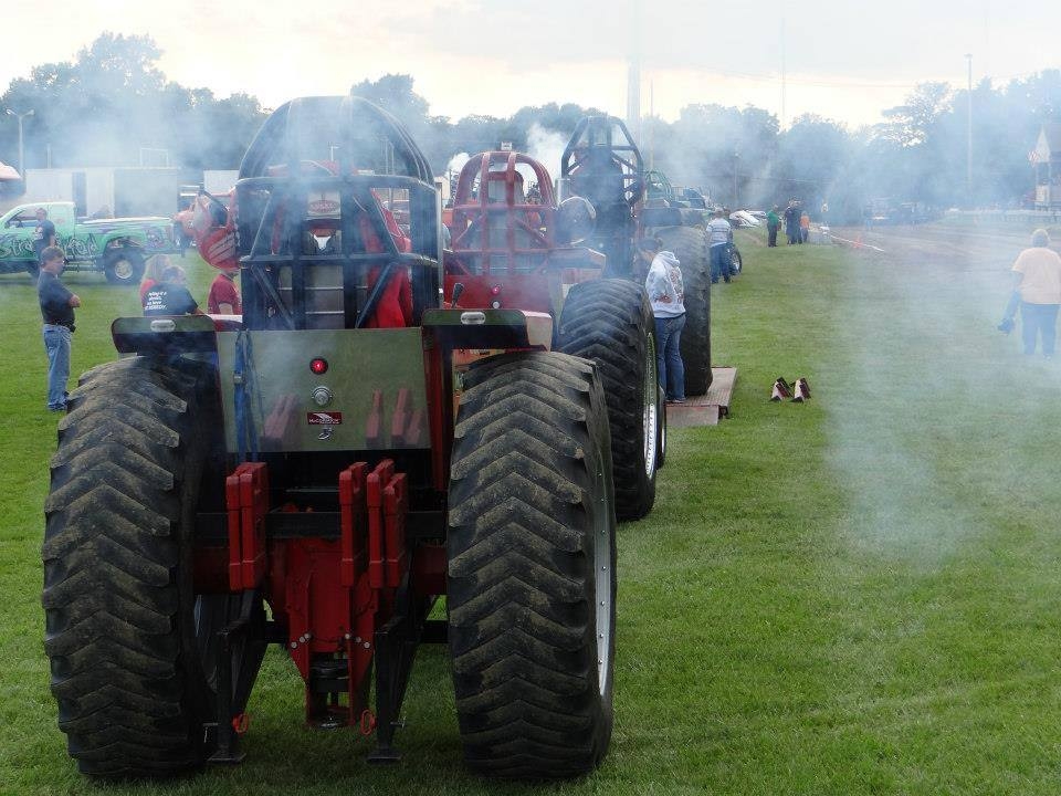Redneck Off-Road Rally Photos Best Mud Tractor Pull Pictures Wallpaper