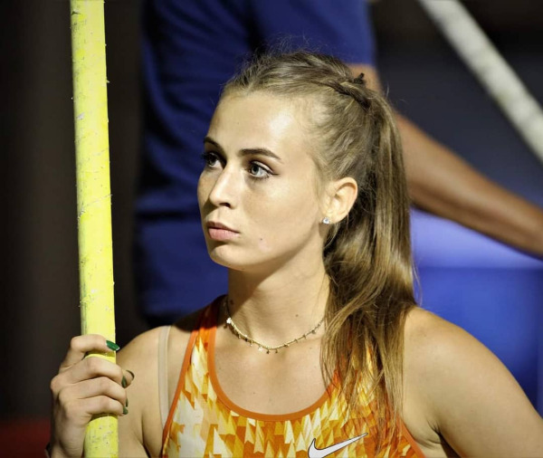 Italian Sexy Hot Girl Pole Vault Athlete Photos Maria Roberta Jump GIF