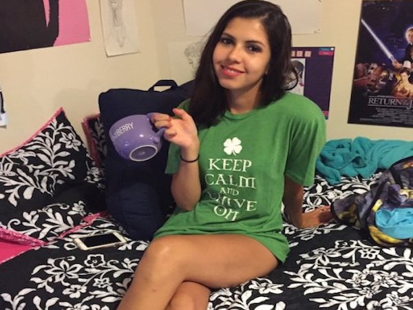 Cute girls in really sexy short shorts