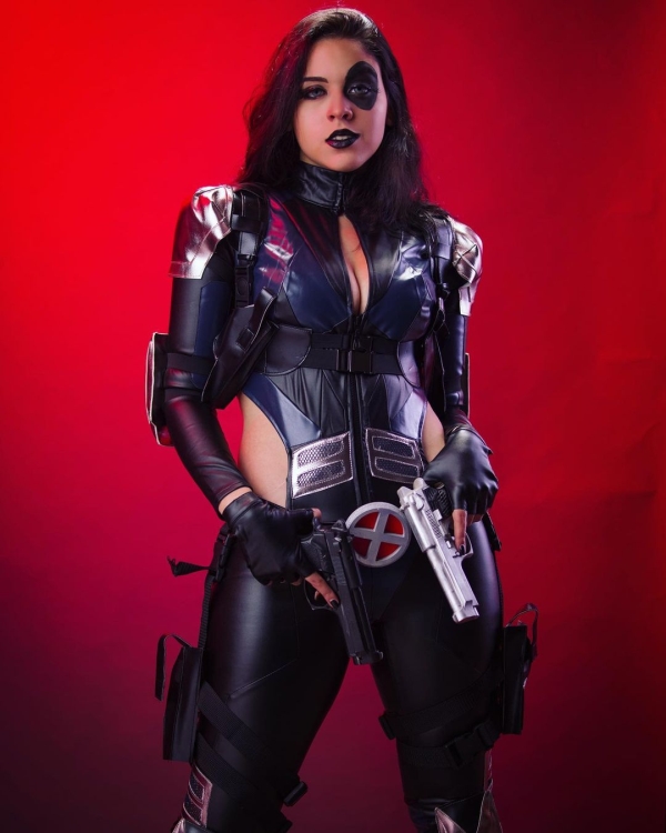 This stunning cosplayer is taking things to another level (30 Photos)