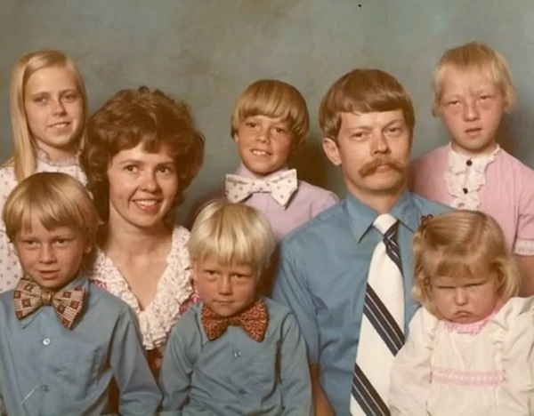 Family pics so awkward, not even Grandma would want them