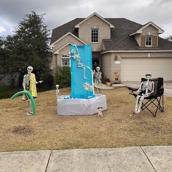 These skeleton displays will really tickle your funny bone