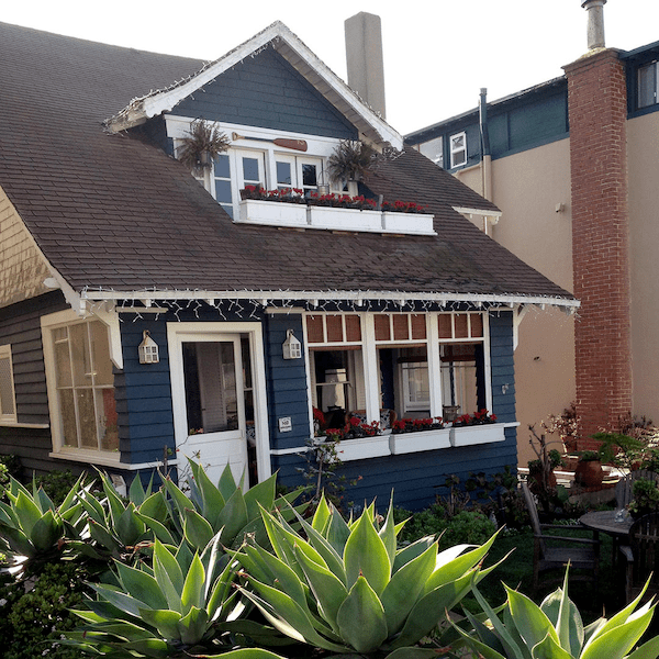 The most iconic TV homes we ALL recognize