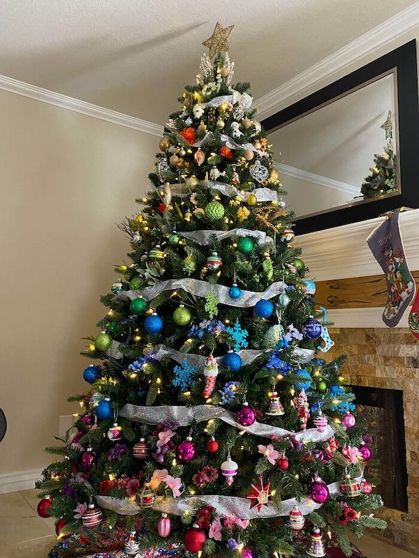 The most bad*ss Christmas trees I've ever seen (32 Photos)
