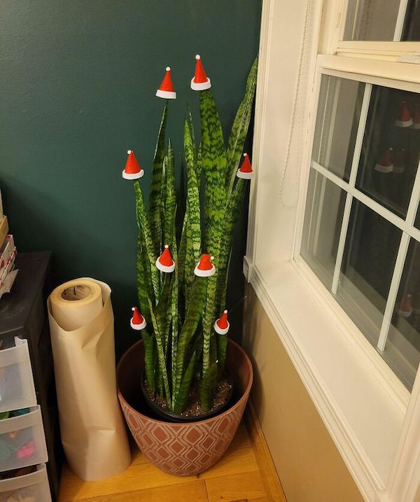 The most bad*ss Christmas trees I've ever seen (32 Photos)