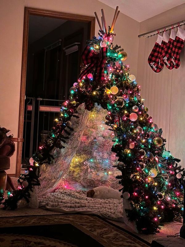 The most bad*ss Christmas trees I've ever seen (32 Photos)
