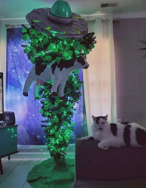 The most bad*ss Christmas trees I've ever seen (32 Photos)