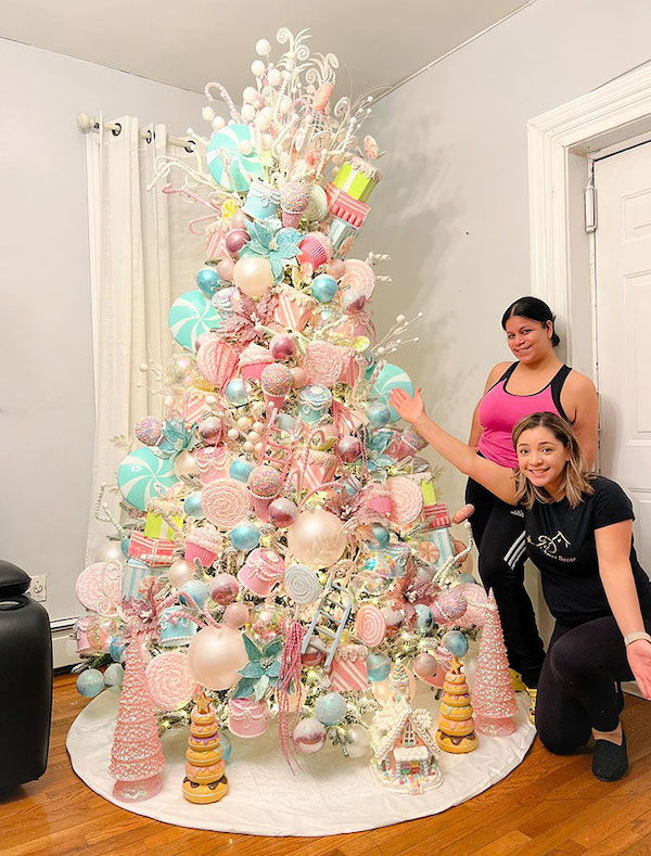 The most bad*ss Christmas trees I've ever seen (32 Photos)