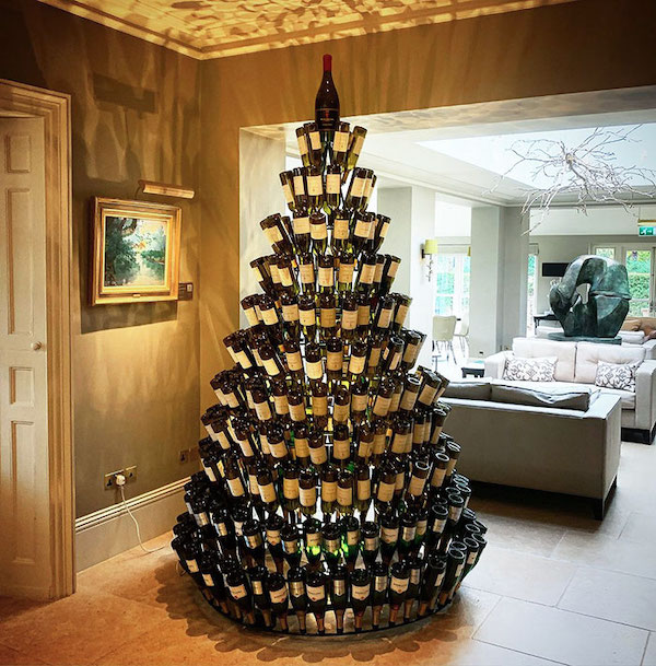 The most bad*ss Christmas trees I've ever seen (32 Photos)