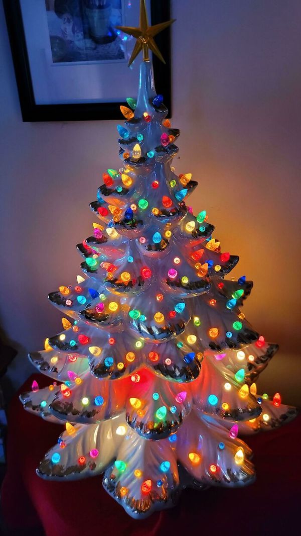 The most bad*ss Christmas trees I've ever seen (32 Photos)