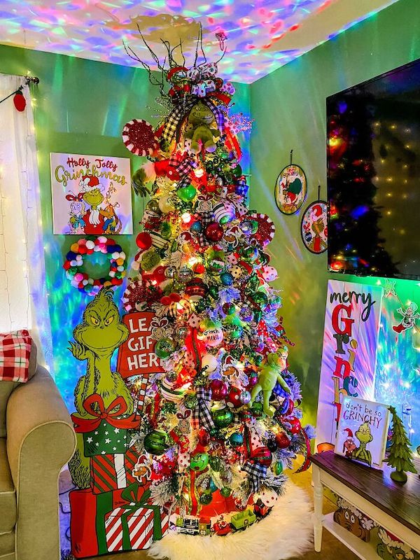 The most bad*ss Christmas trees I've ever seen (32 Photos)