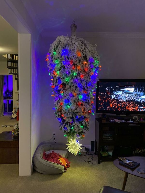 The most bad*ss Christmas trees I've ever seen (32 Photos)